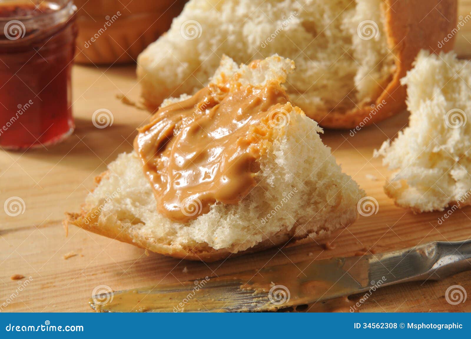 Pindakaas Op Eigengemaakt Brood Stock Foto - Image of gebroken, brood ...