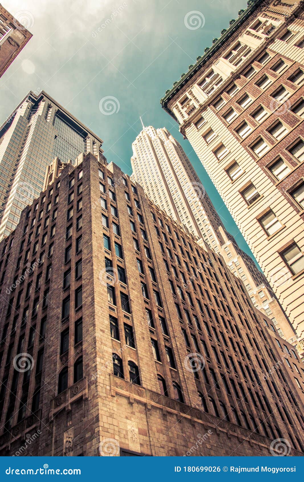 70 Pine Street Skyscraper editorial photo. Image of construction ...