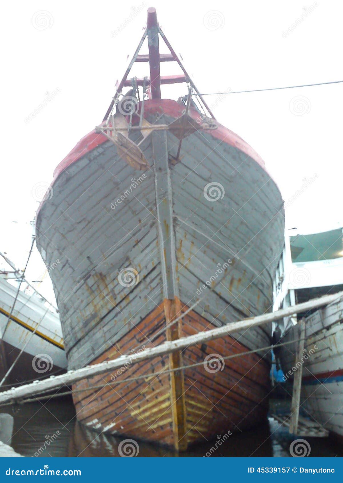 Pinisi ship stock image. Image of pinisi, sunda, docking - 45339157