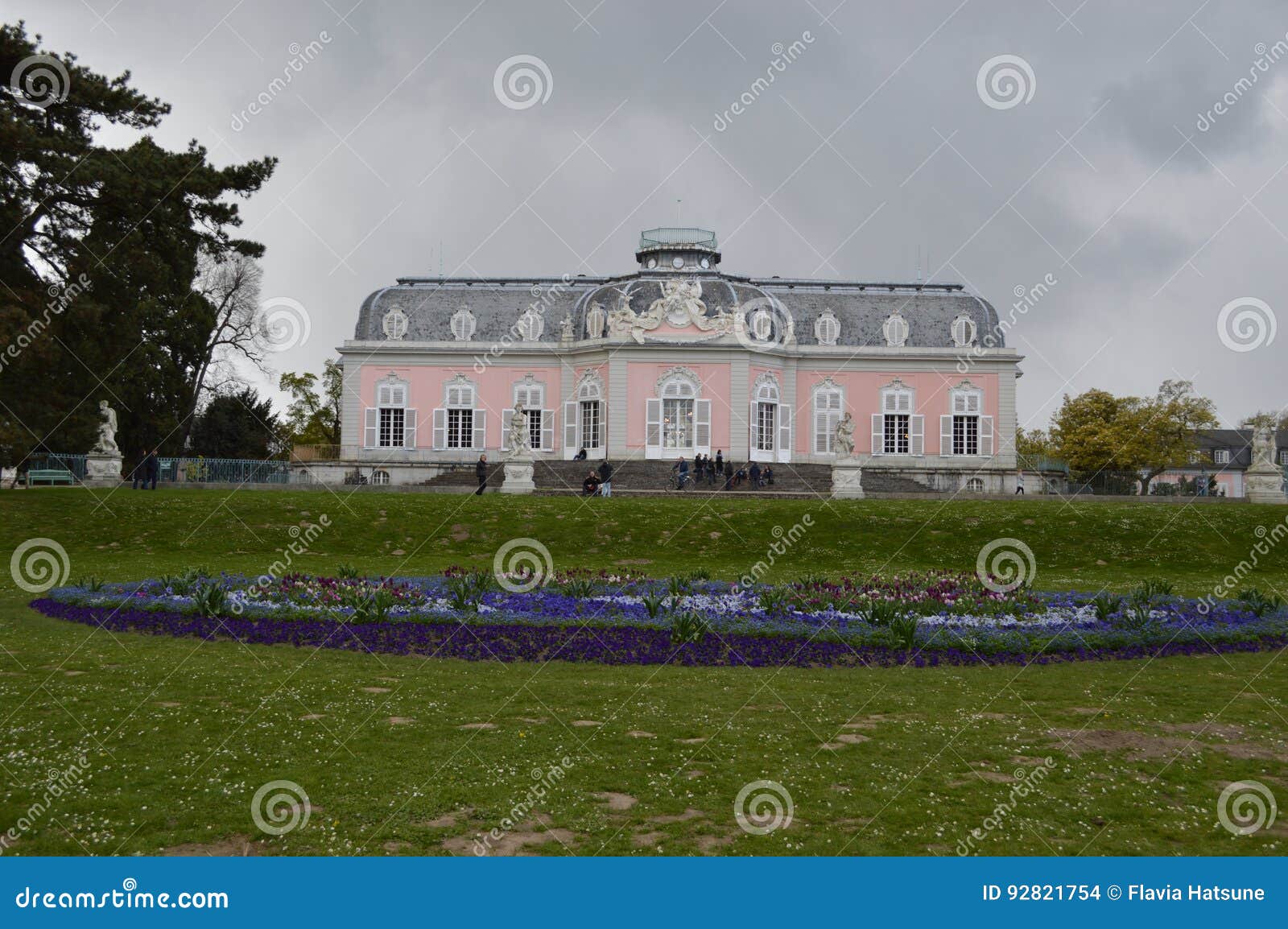 Pink castle in Dusseldorf editorial stock image. Image of pink - 92821754