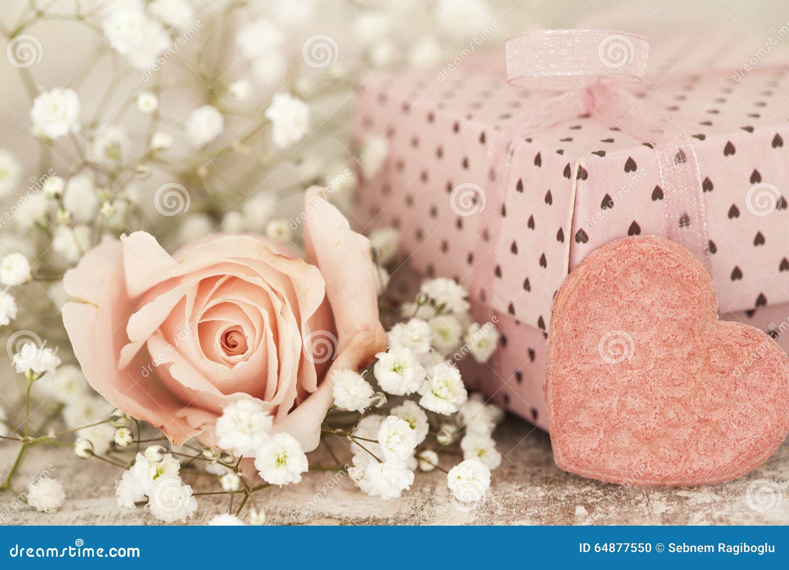 Pink Gift Box with Pink Rose Stock Photo - Image of flower, bunch: 64877550