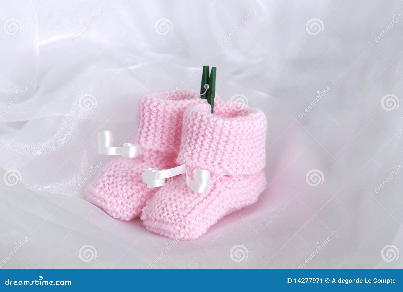 Pink knitted baby booties stock image. Image of pastel - 14277971