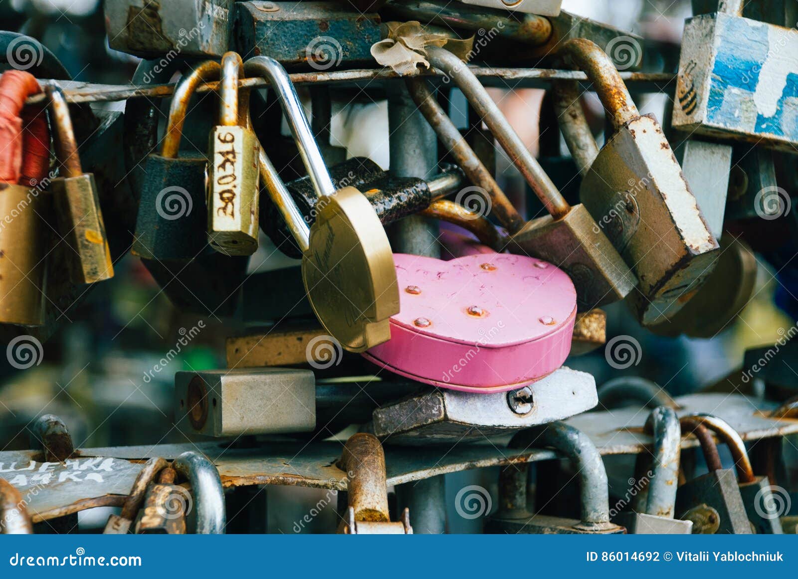 Pink Lock Royalty-Free Stock Photo | CartoonDealer.com #20736669