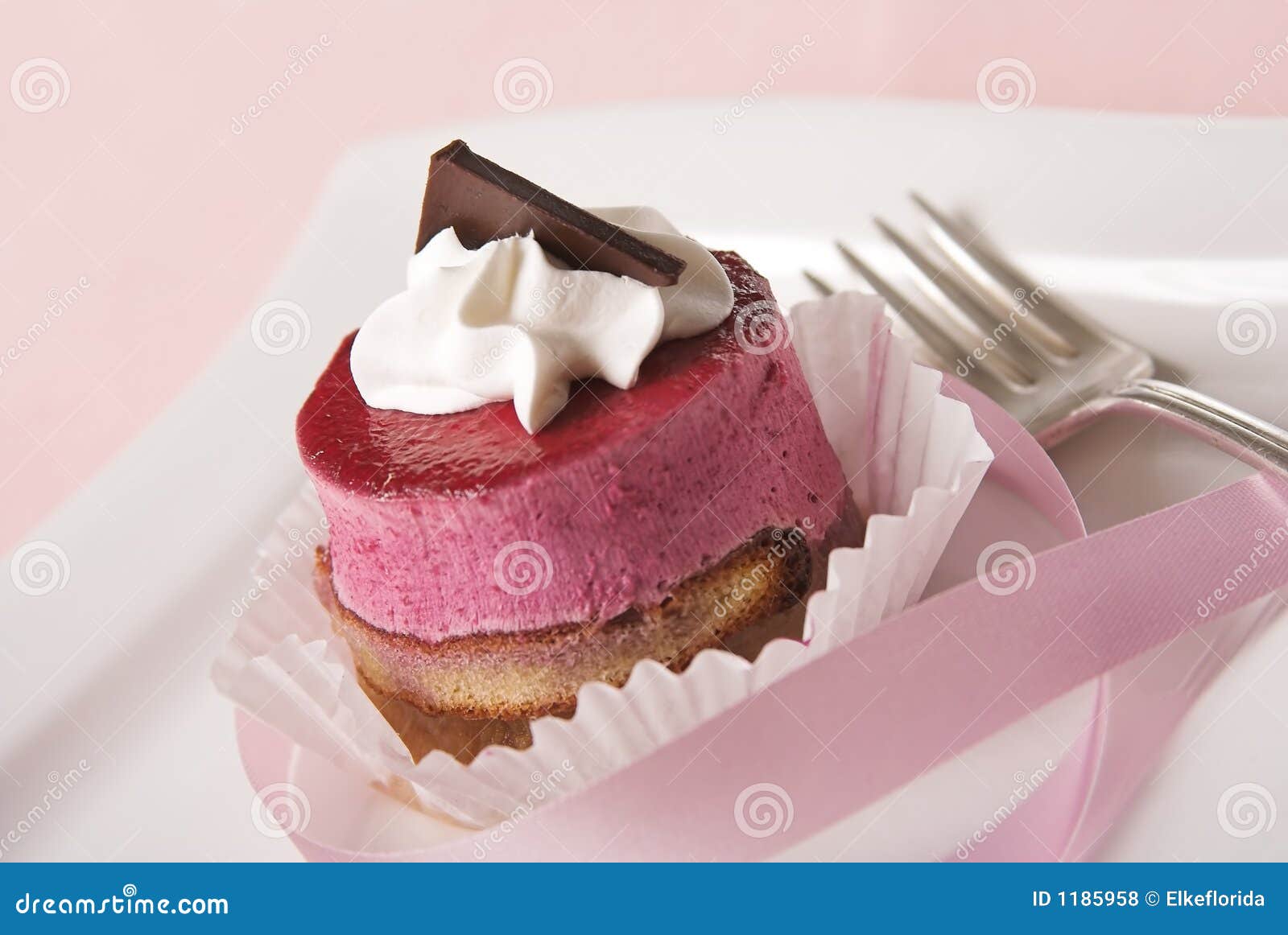 Pink raspberry cake stock photo. Image of pink, creme - 1185958