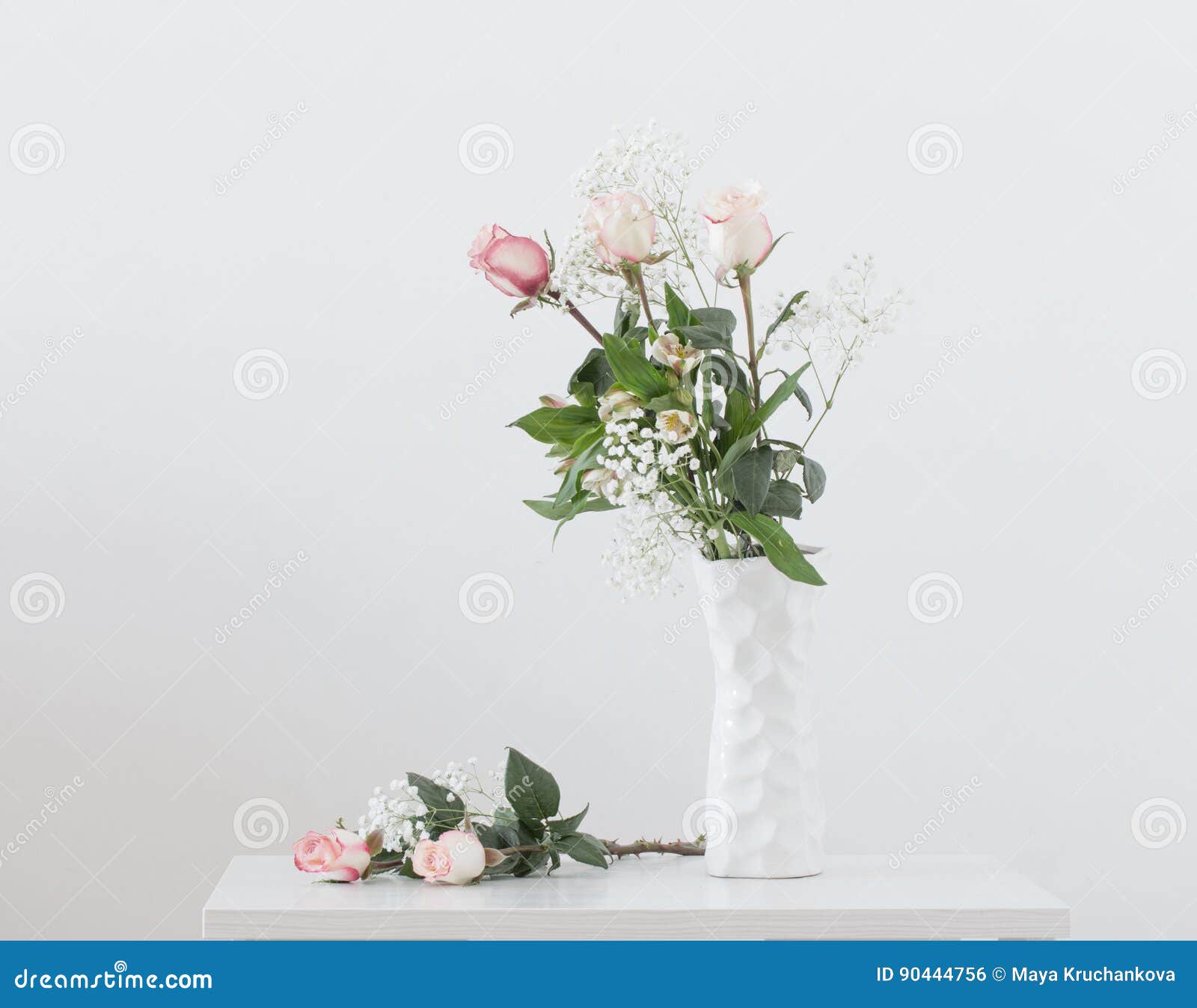 Pink roses in vase stock photo. Image of background, fresh - 90444756