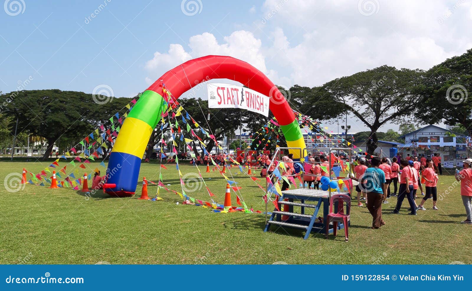Pink Run Starting Up To Finish from the Even in the Locations of Tawau ...