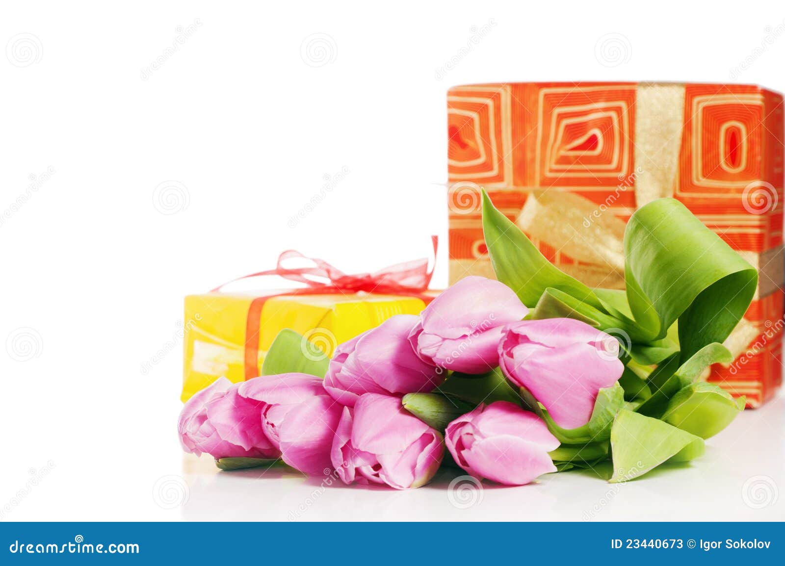 Pink tulips and gift box stock image. Image of green - 23440673