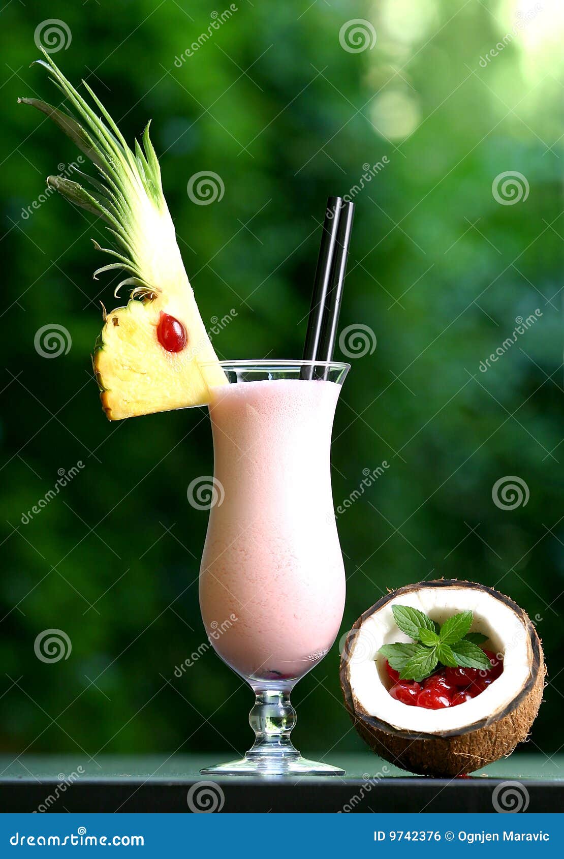 Pinky cocktail stock photo. Image of mint, party, freeze - 9742376