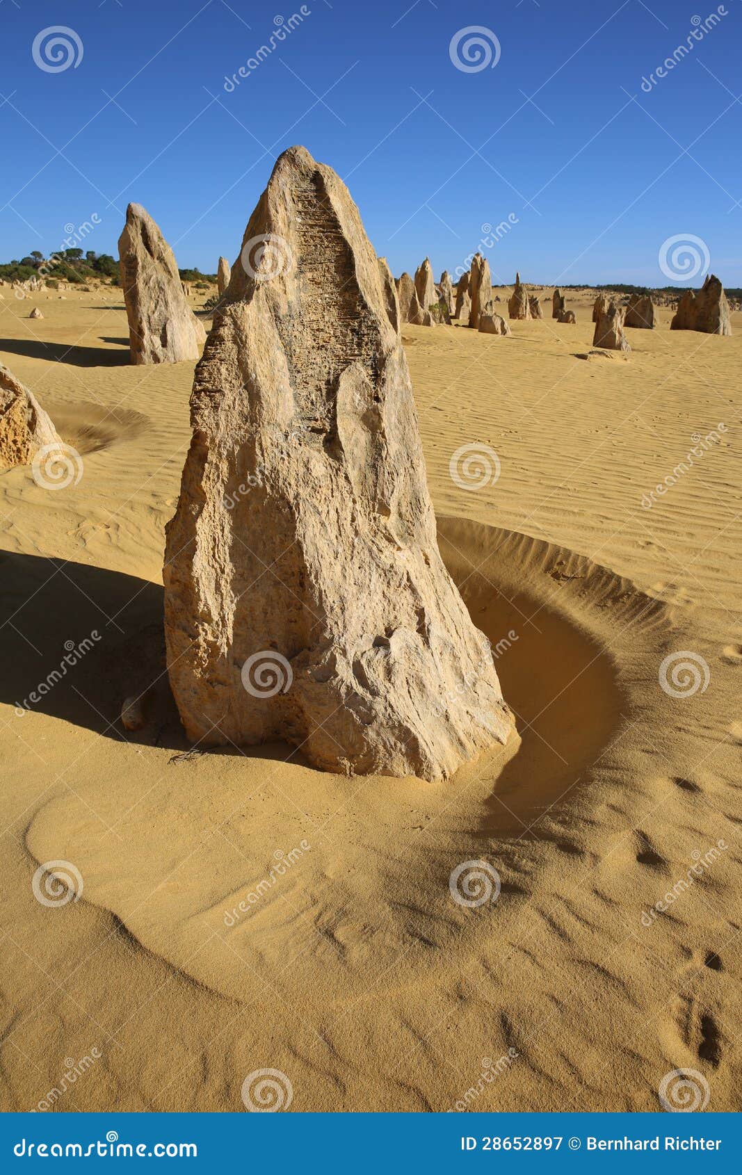 The Pinnacles stock image. Image of ground, outback, bizarre - 28652897
