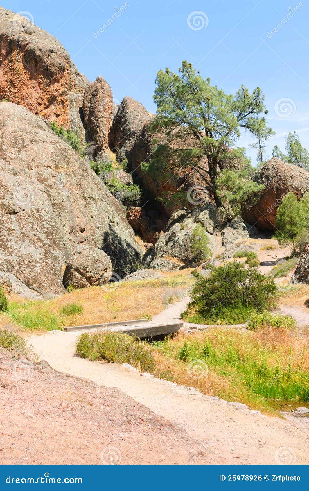 Pinnacles National Monument Stock Photo - Image of boulders, formation ...