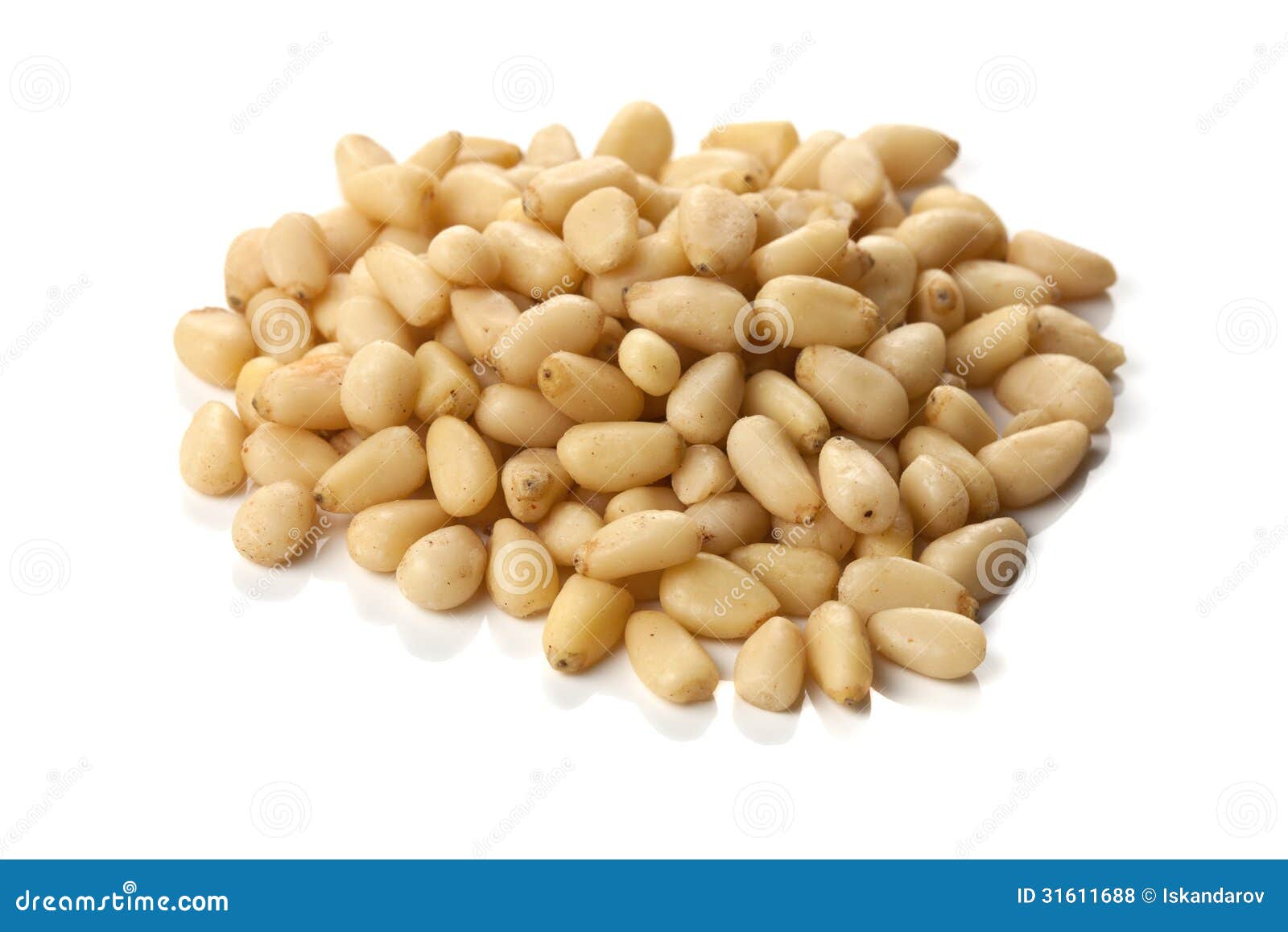 Pinoli fotografia stock. Immagine di manciata, studio - 31611688