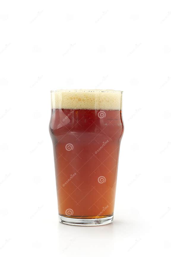 Pinta di birra rossa immagine stock. Immagine di bevanda - 34639229