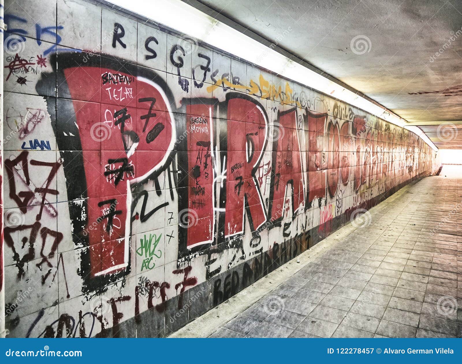 Pintada En El Estadio De Jorge Karaiskakis, Pireo De Pireo Fotografía ...