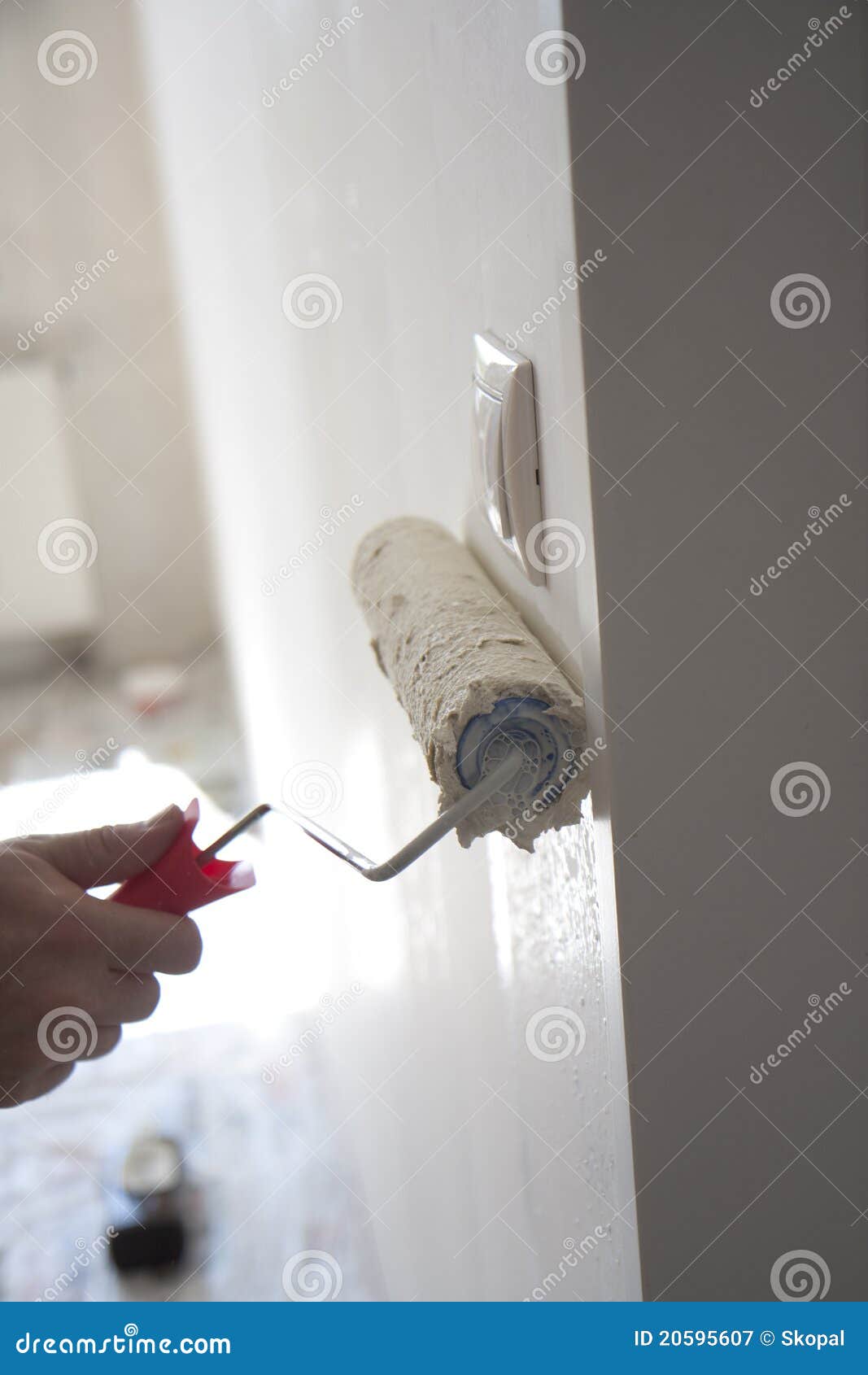 Pintando as paredes imagem de stock. Imagem de descorante - 20595607
