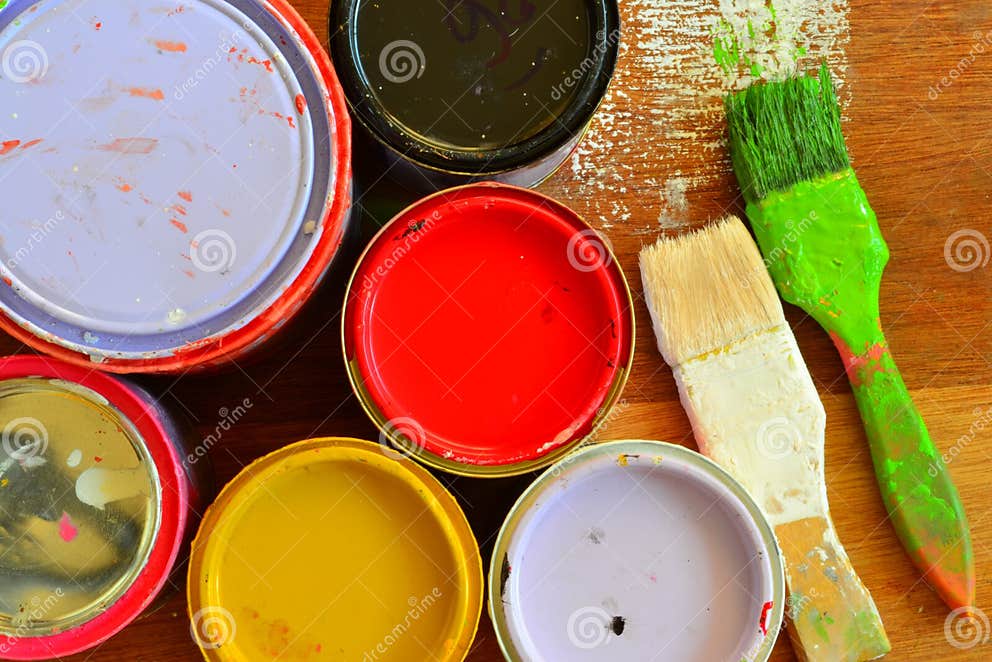 Pinte las latas. imagen de archivo. Imagen de lata, envase - 22192969