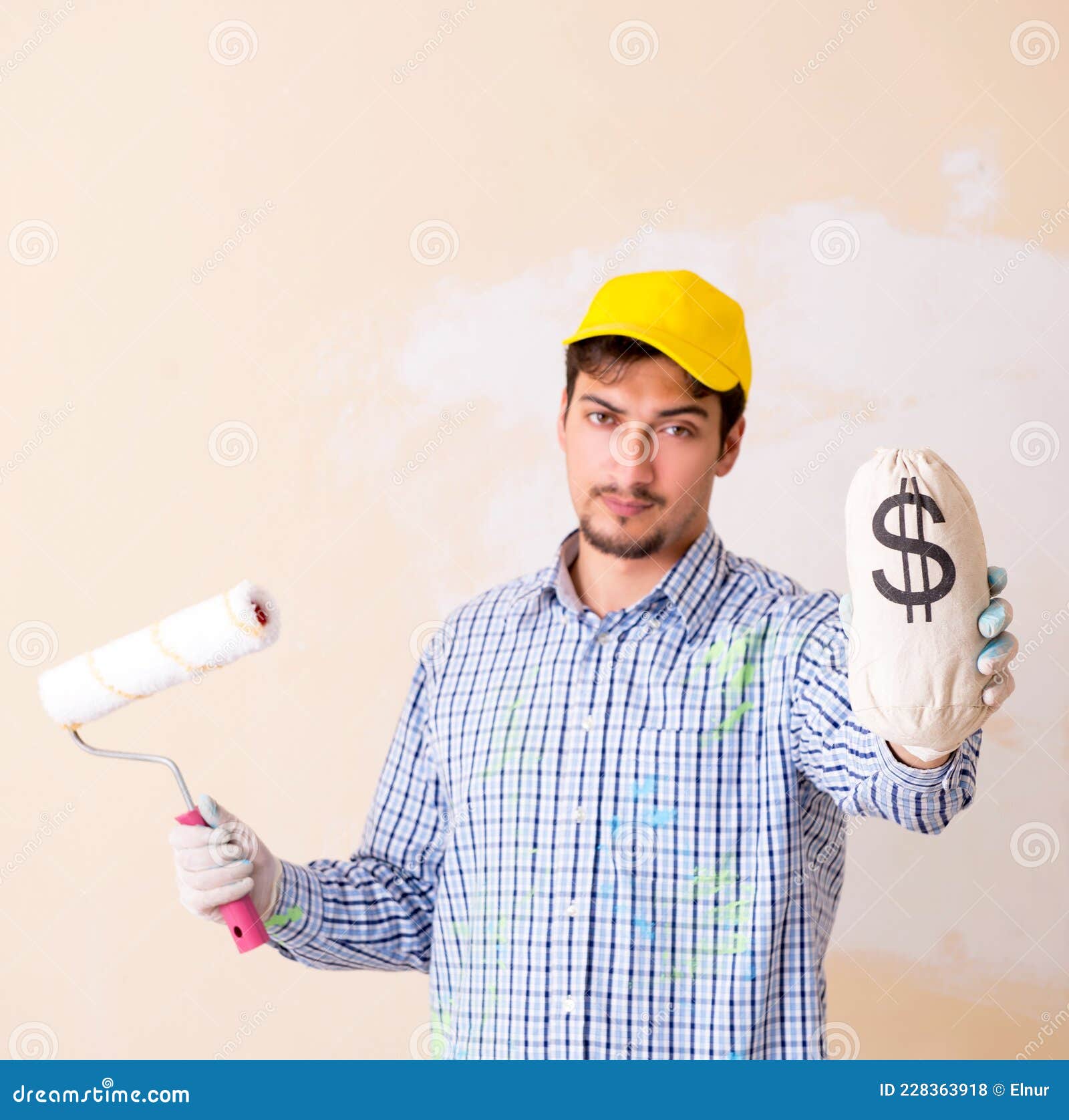 Pintor Pintando La Pared En Casa Foto de archivo - Imagen de sitio ...