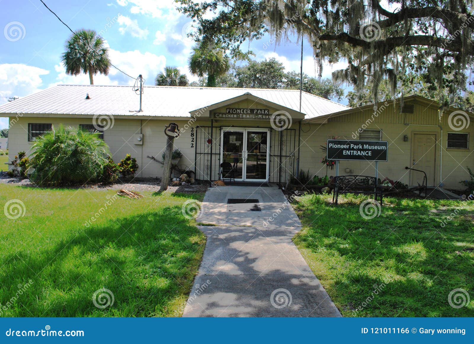 Pioneer Park Oneco Florida editorial photo. Image of southern - 121011166