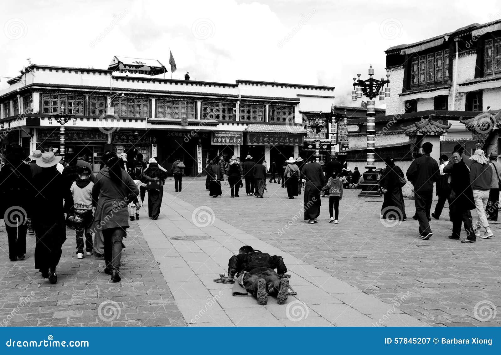 Pious people at Lhasa editorial photography. Image of people - 57845207