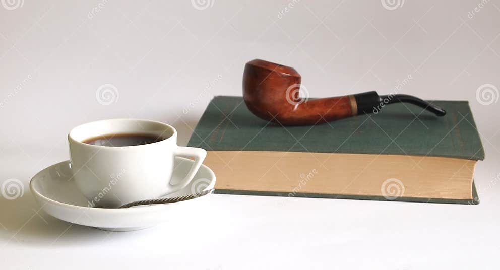 Pipe et café photo stock. Image du tabagisme, caféine - 18492560