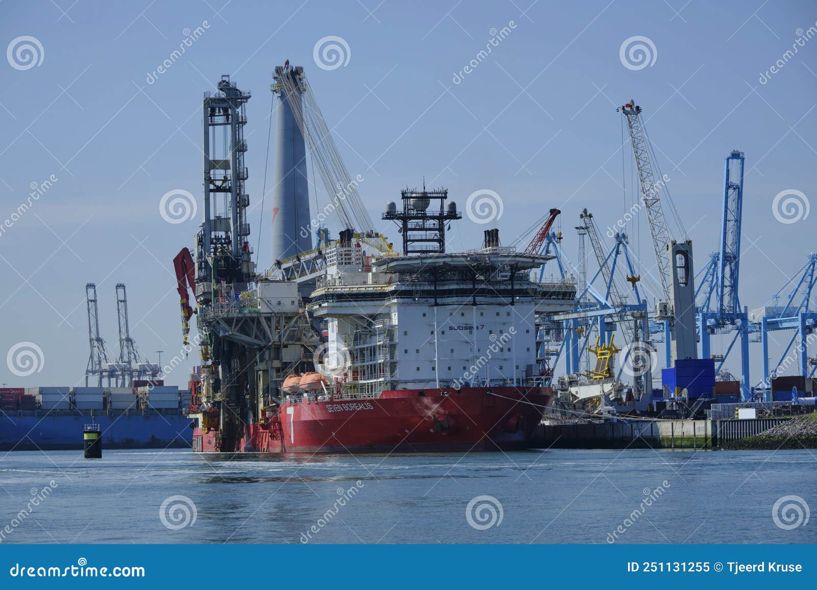 PIPE LAYER PLATFORM Seven Borealis - Work at Sea in the Construction of ...