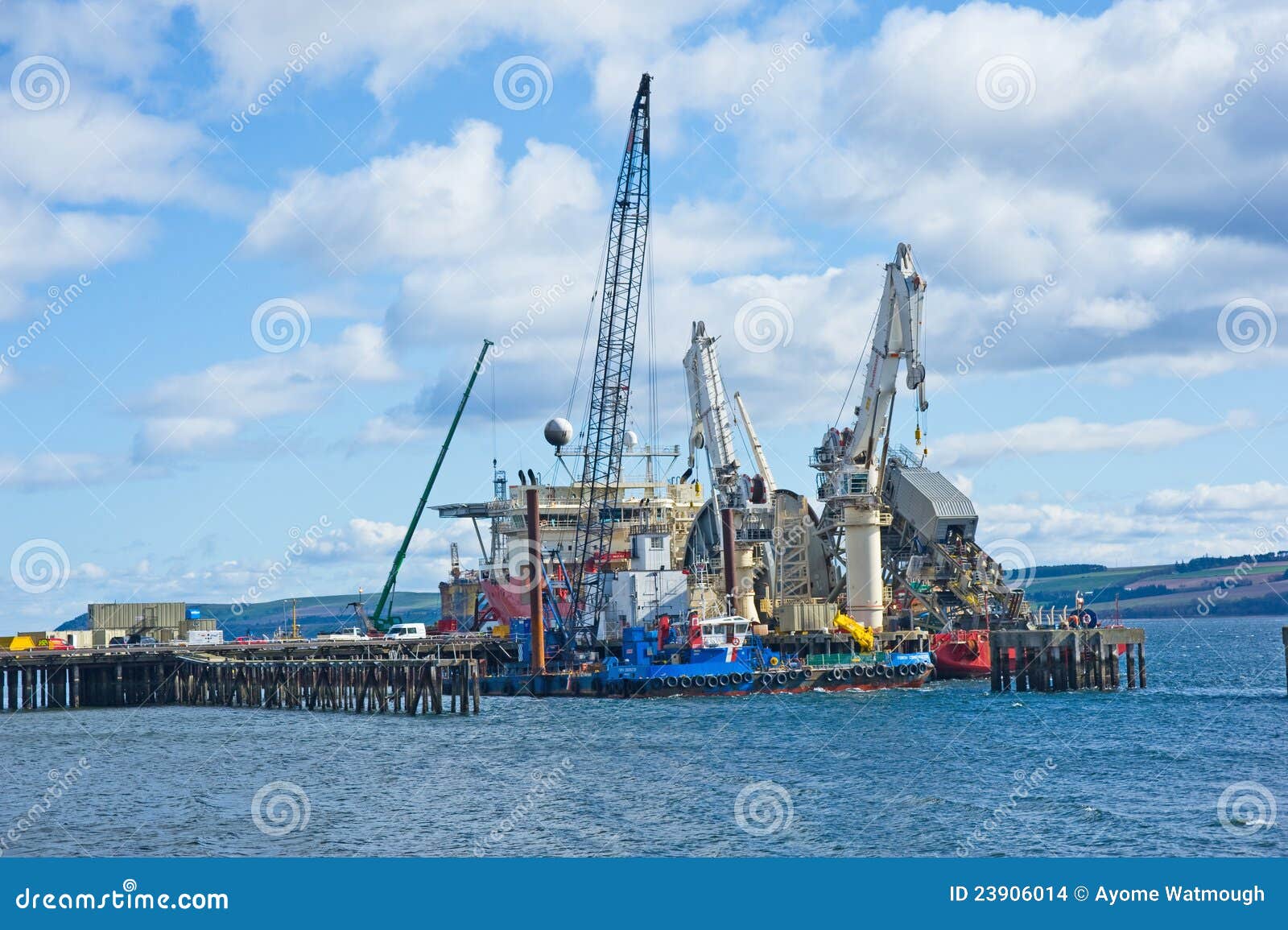 Pipe laying ship editorial stock image. Image of pier - 23906014