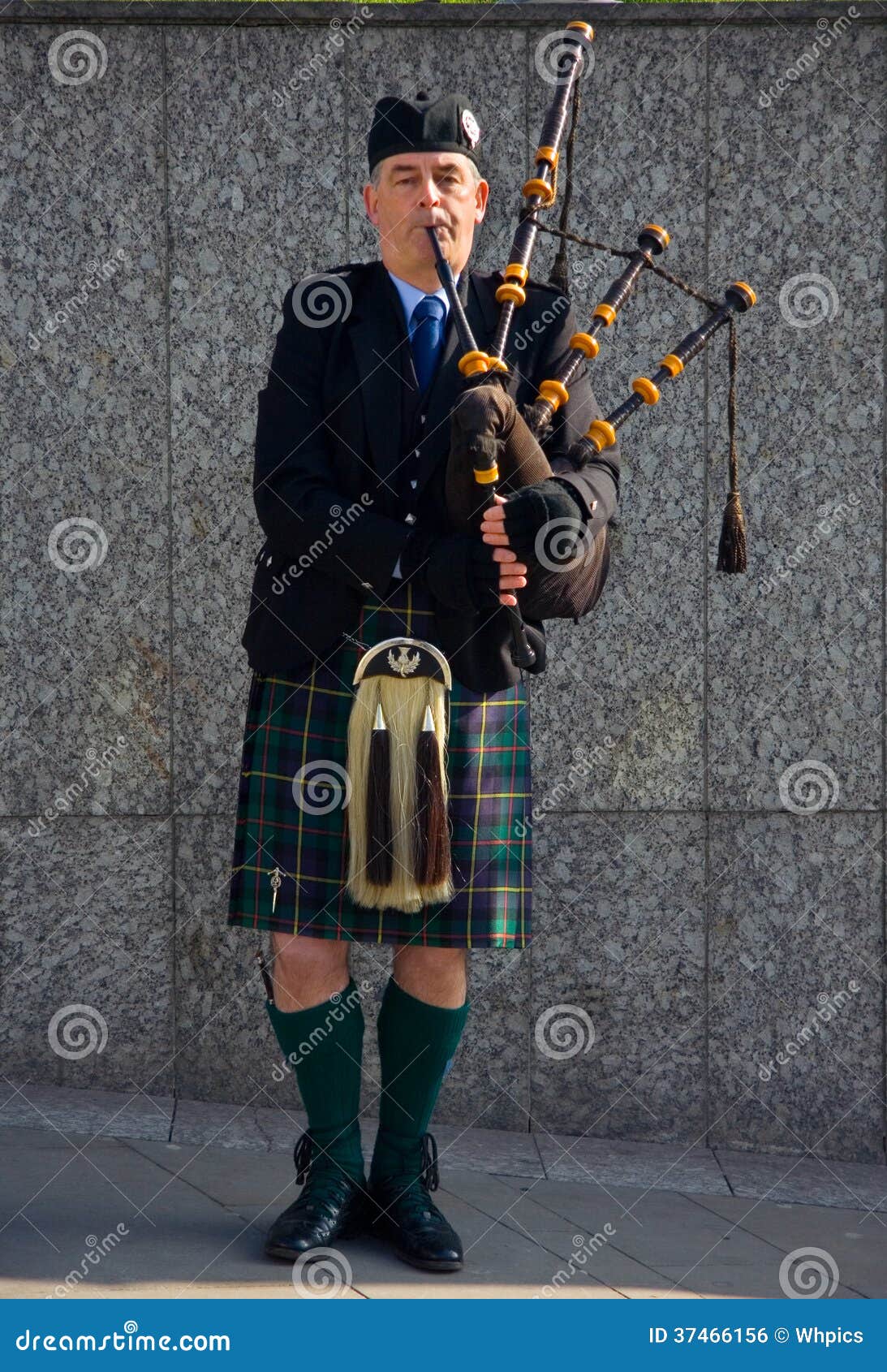 Pipe man editorial photo. Image of outdoor, highlands - 37466156