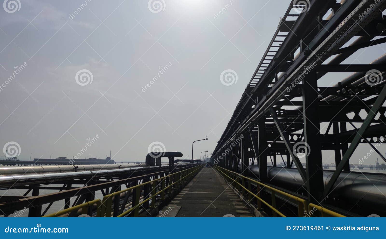 Pipe Rack at Jetty Platform Stock Image - Image of jetty, rack: 273619461