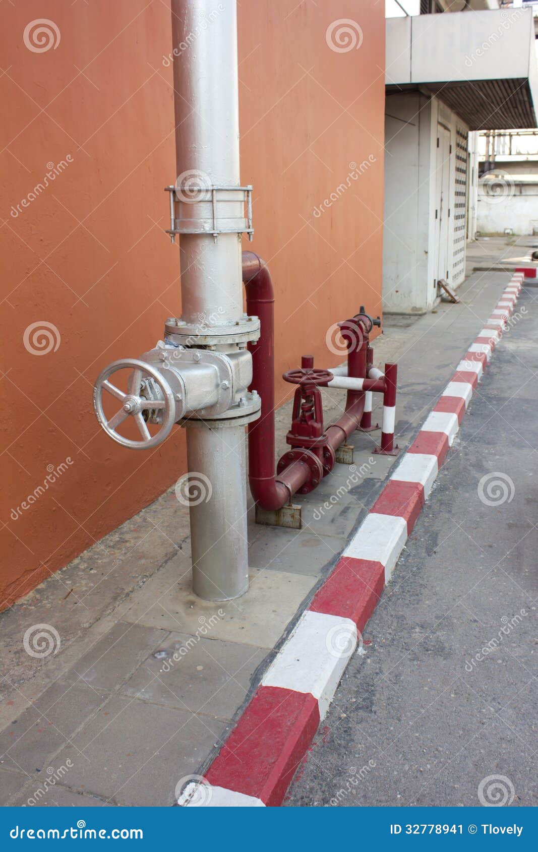 Pipe water emergency stock image. Image of drop, chain - 32778941