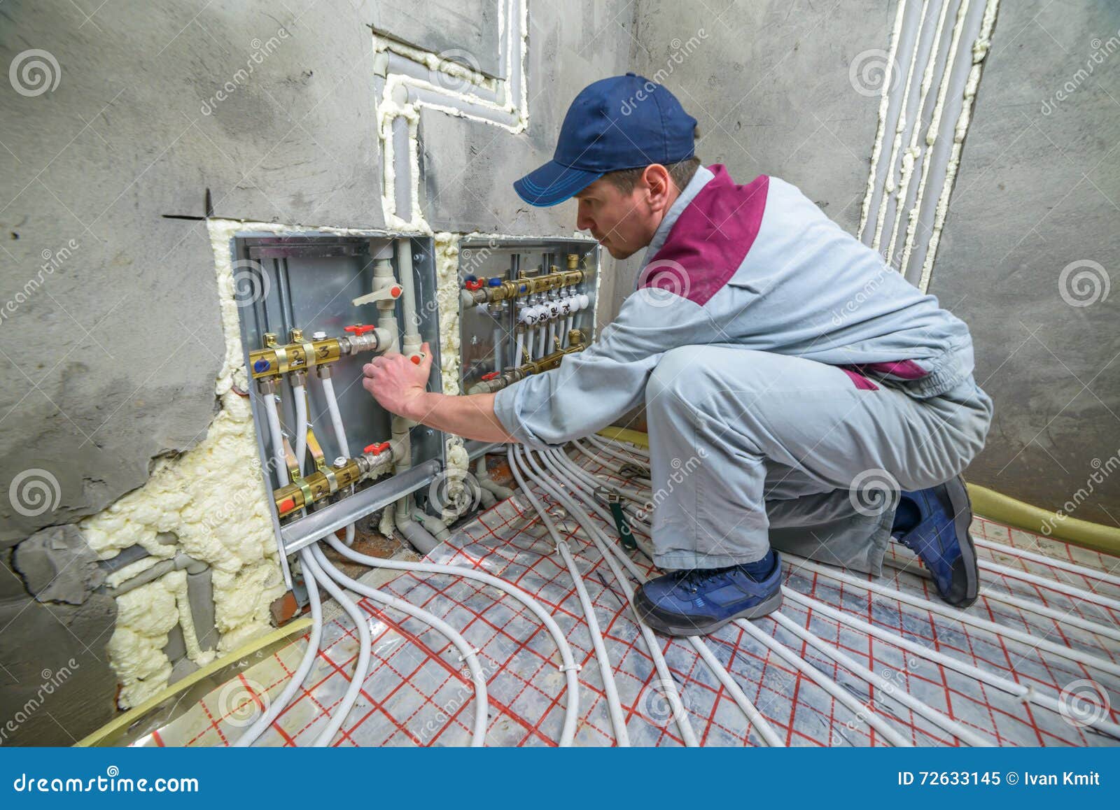 Pipefitter stock afbeelding. Image of bevloering, schikken - 72633145