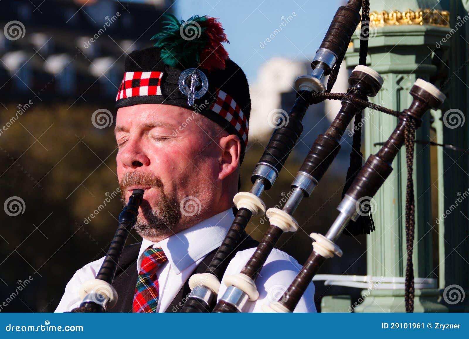 Scottish Piper Stock Photos - 664 Images - Page 3