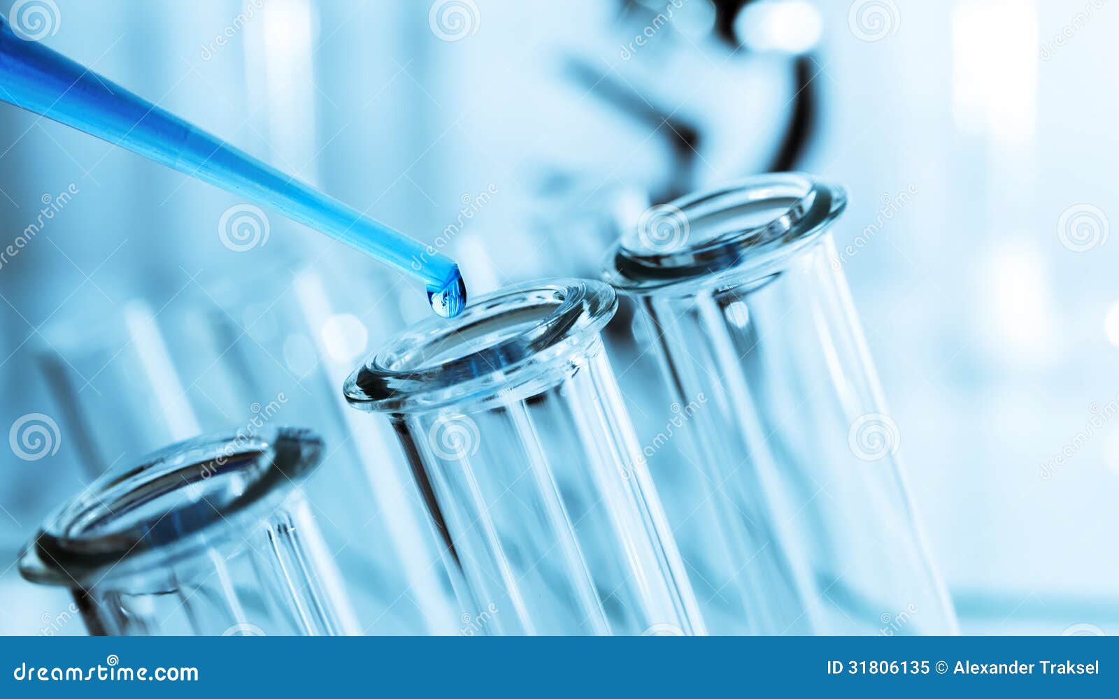 Pipetta E Provetta Su Fondo Blu Immagine Stock - Immagine di biologia ...