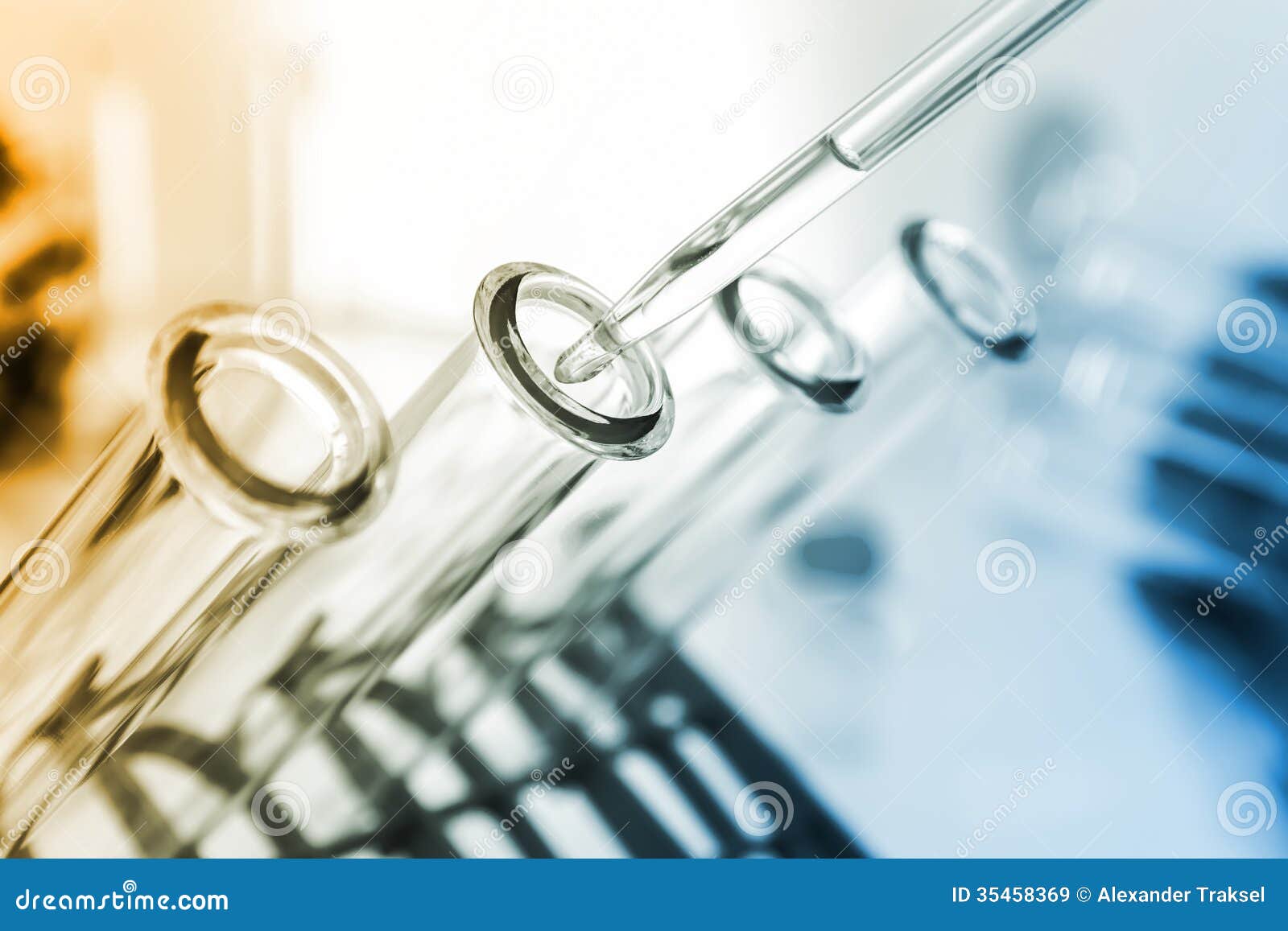 Pipetta E Provetta Su Fondo Colorato Immagine Stock - Immagine di ...