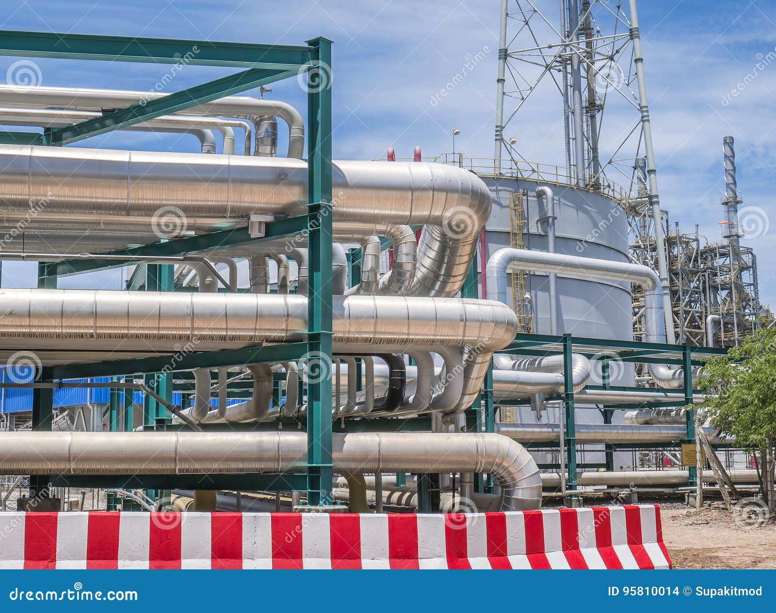 Structure Refinery, Pipelines And Towers, Heavy Industry Overview ...