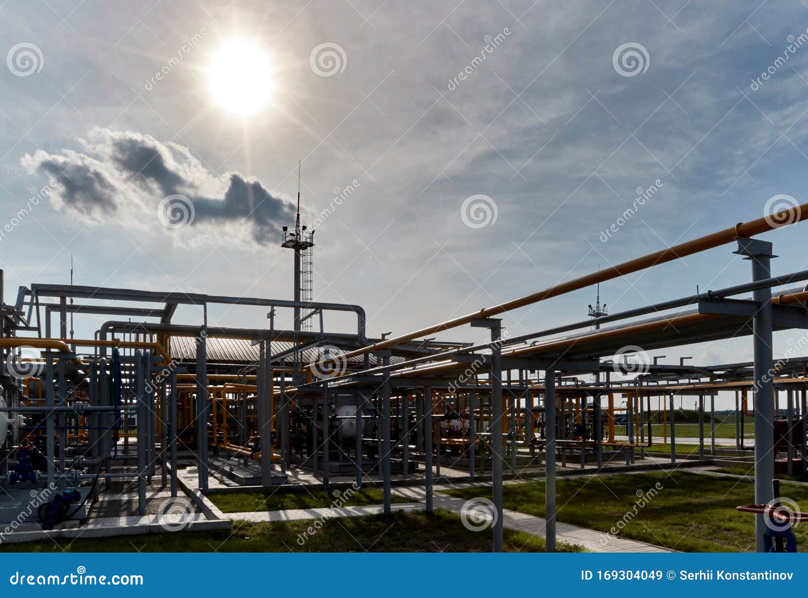 Piping System at a Gas Processing Plant Stock Image - Image of measure ...