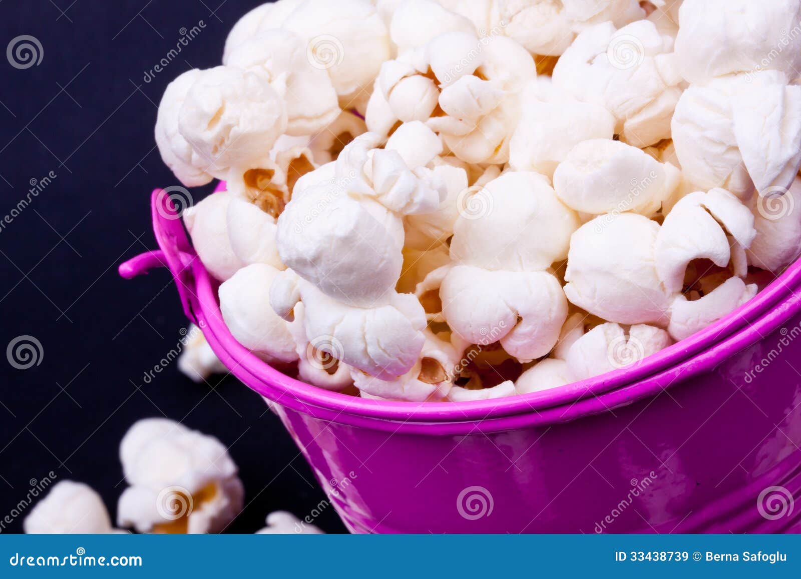 Pipoca imagem de stock. Imagem de cinema, conforto, crocante - 33438739