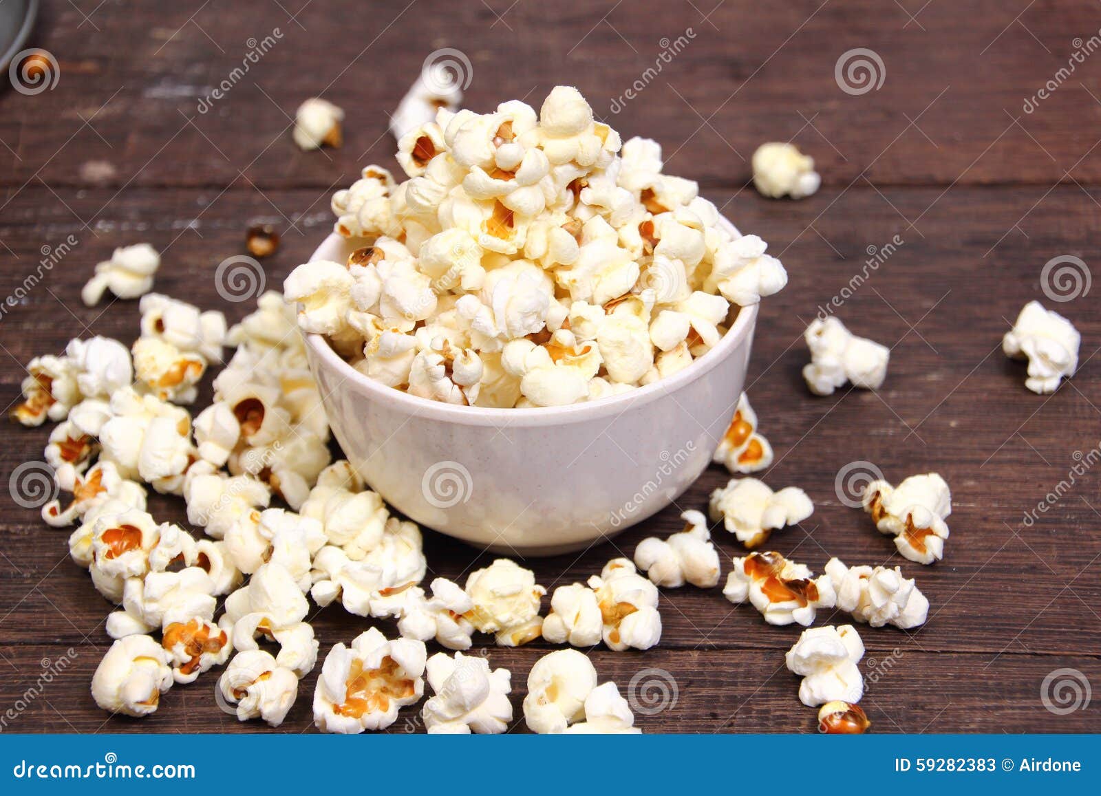 Pipoca imagem de stock. Imagem de madeira, recipiente - 59282383