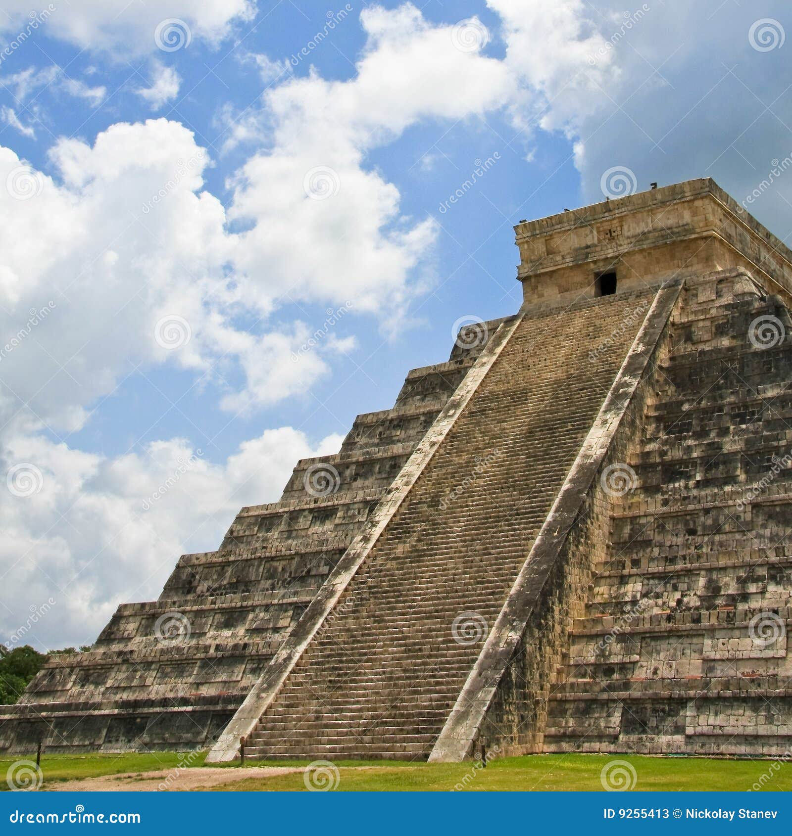 Pirâmide De Kukulkan Em Chichen Itza Imagem de Stock - Imagem de ...