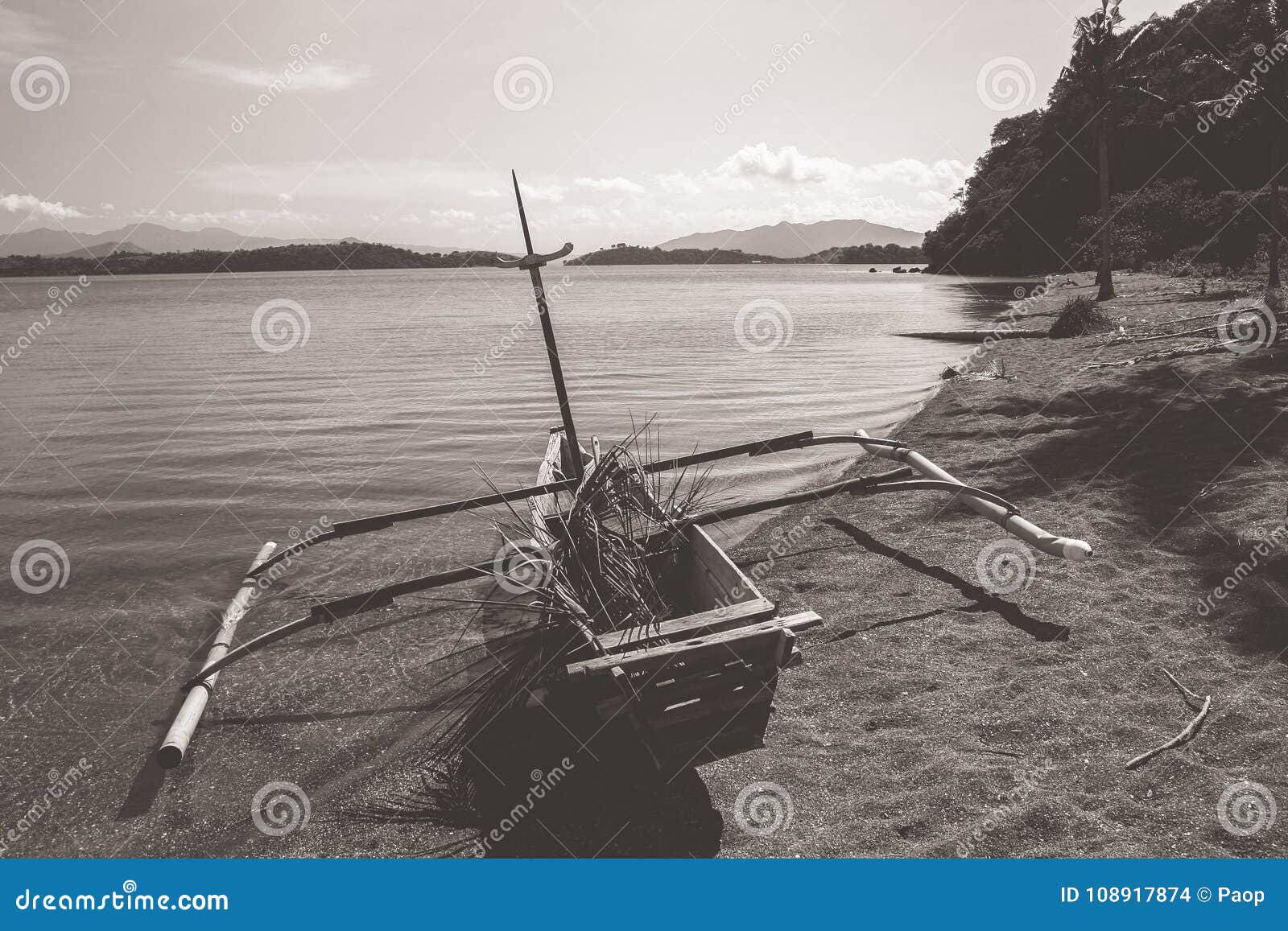 Piragua De Madera Tradicional De La Pesca Foto de archivo - Imagen de ...
