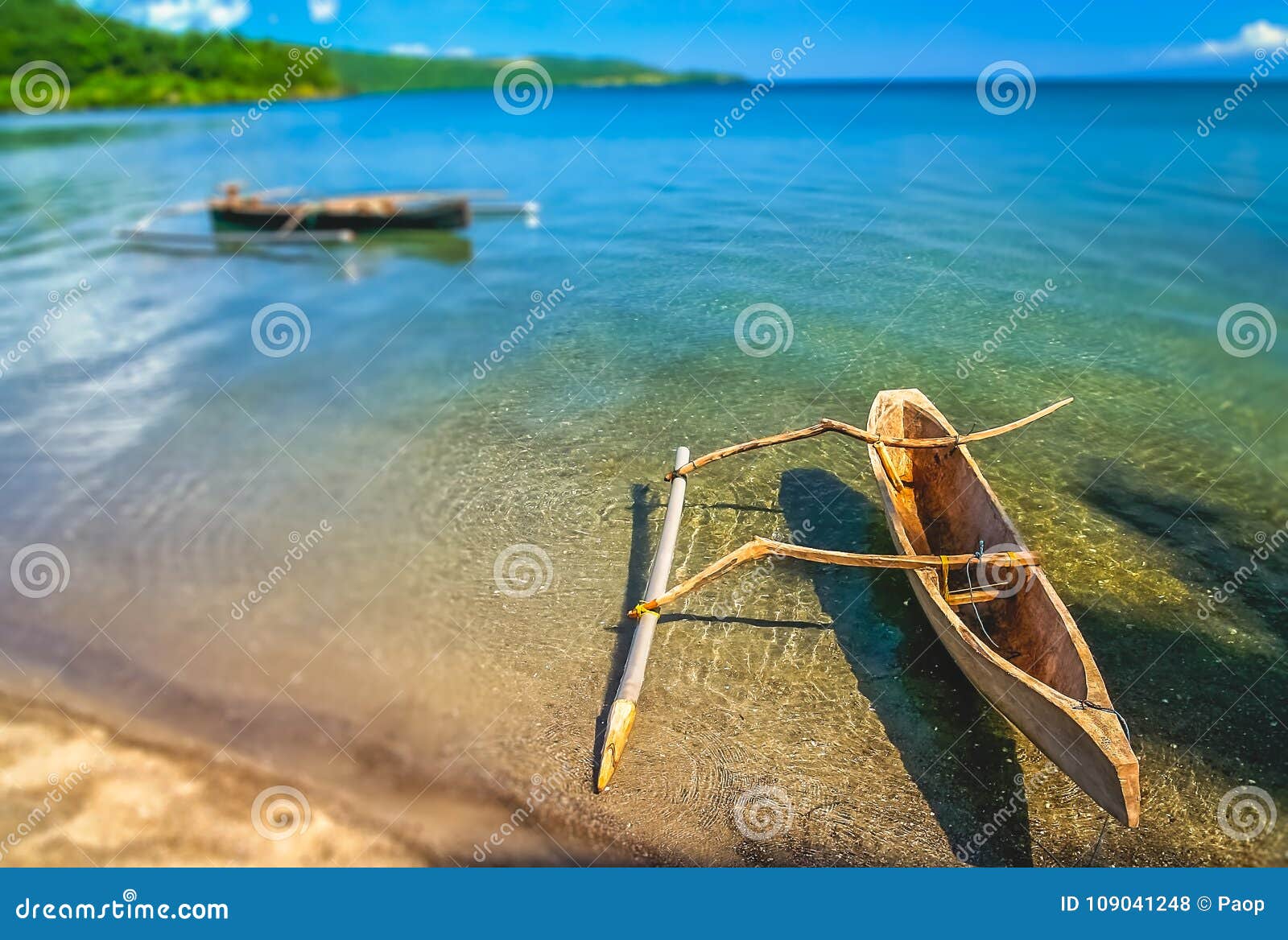 Piragua De Madera Tradicional De La Pesca Foto de archivo - Imagen de ...