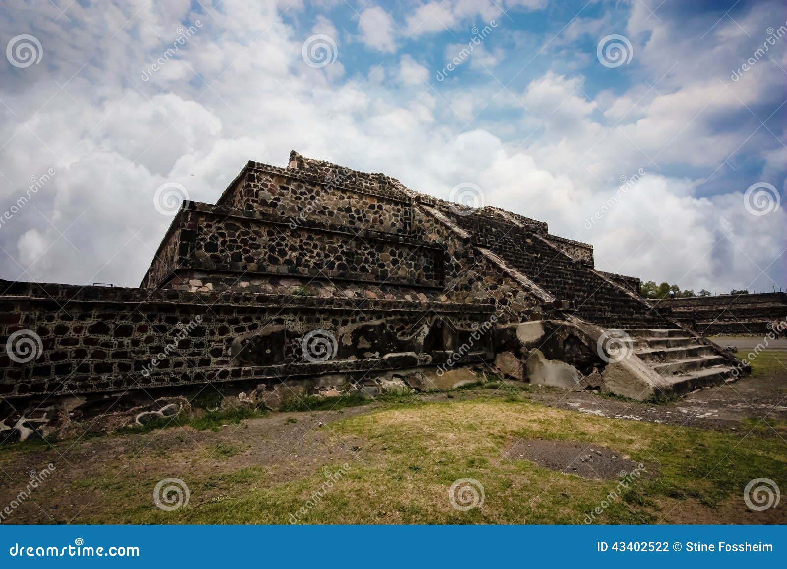 Piramide azteca fotografia stock. Immagine di giorno - 43402522