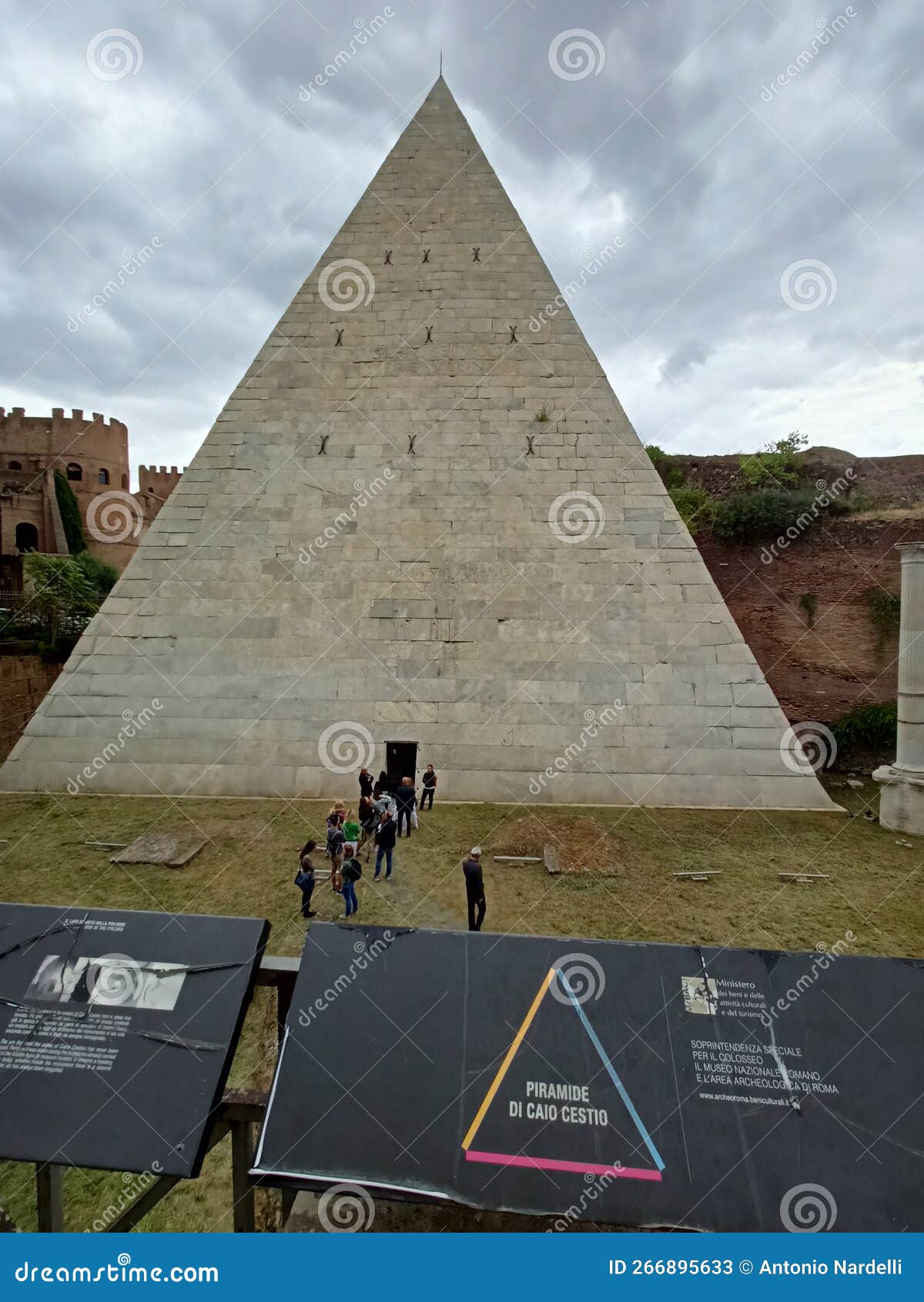 Piramide Di Caio Cestio Pyramid Of Cestius Also Known As Piramide ...