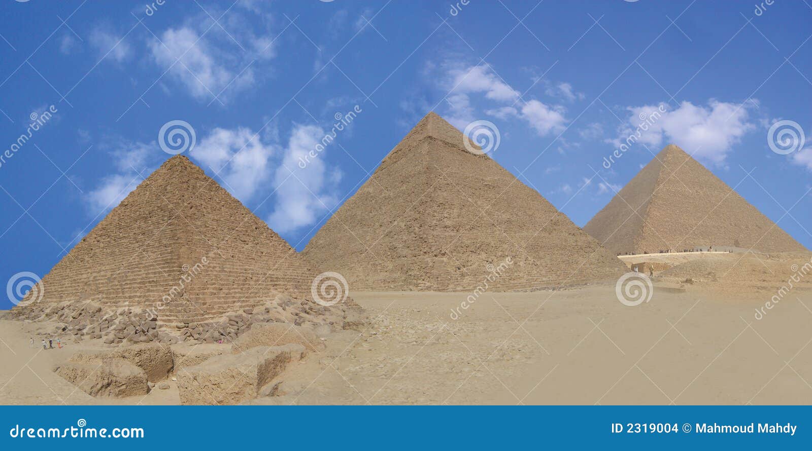 Piramide tre fotografia stock. Immagine di bello, ricordare - 2319004