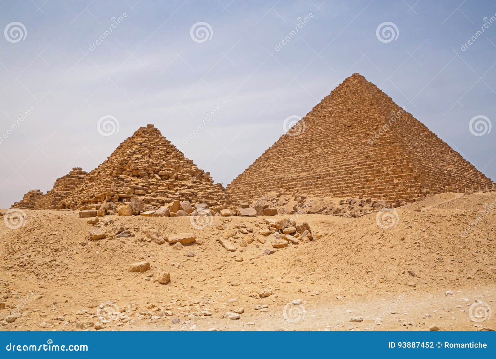 Piramides Van Queens En Piramide Van Menkaure Stock Foto - Image of ...