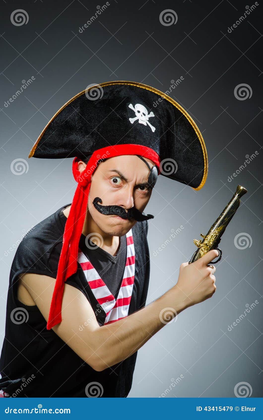 Pirate drôle image stock. Image du caucasien, bandit - 43415479
