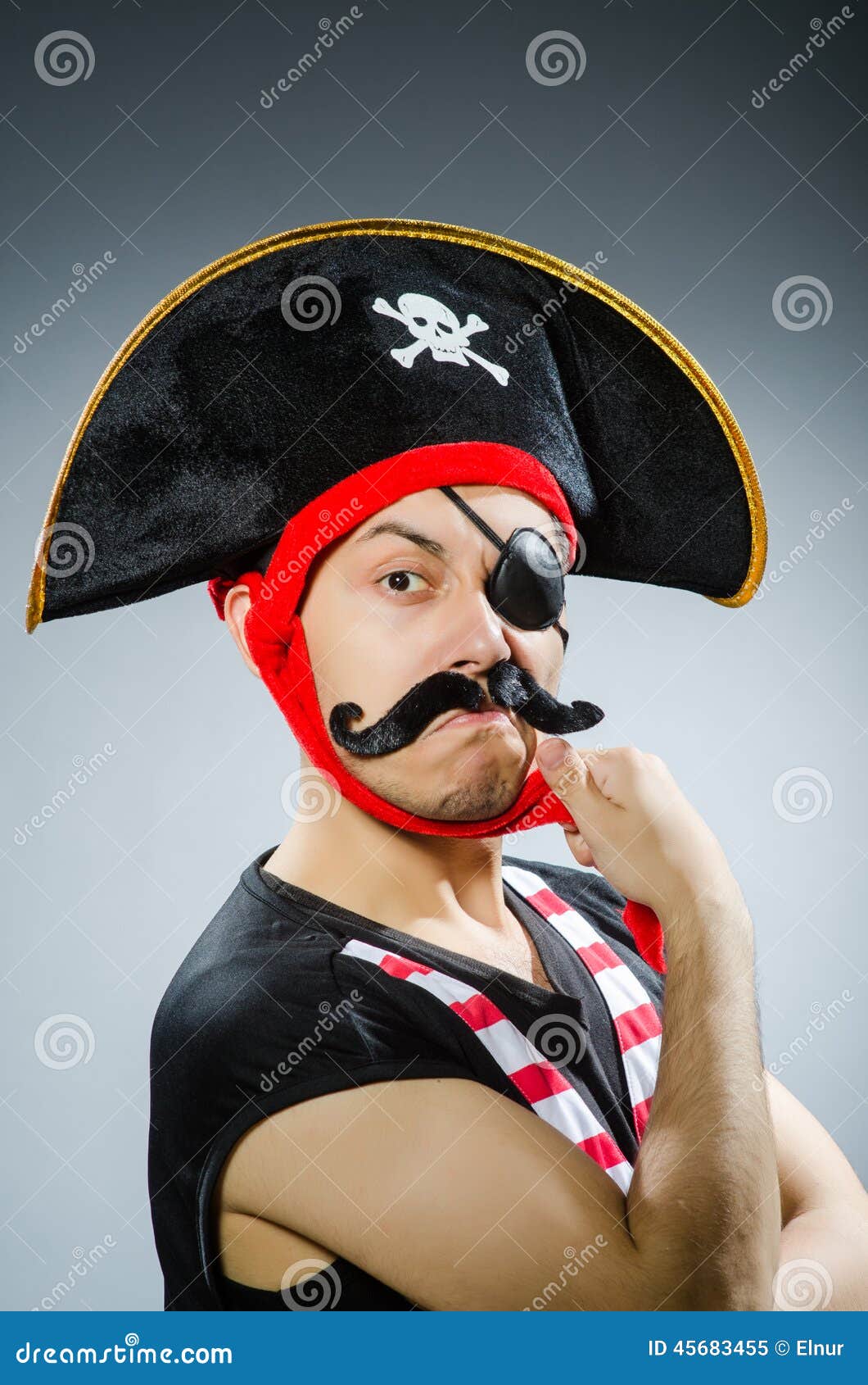 Pirate drôle image stock. Image du costume, drôle, caractère - 45683455