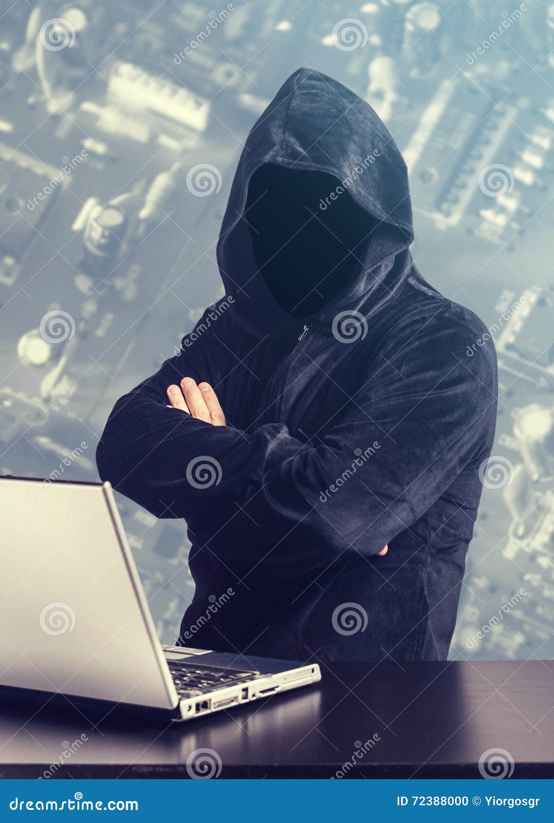 Pirate Informatique Au Travail Photo stock - Image du criminel ...