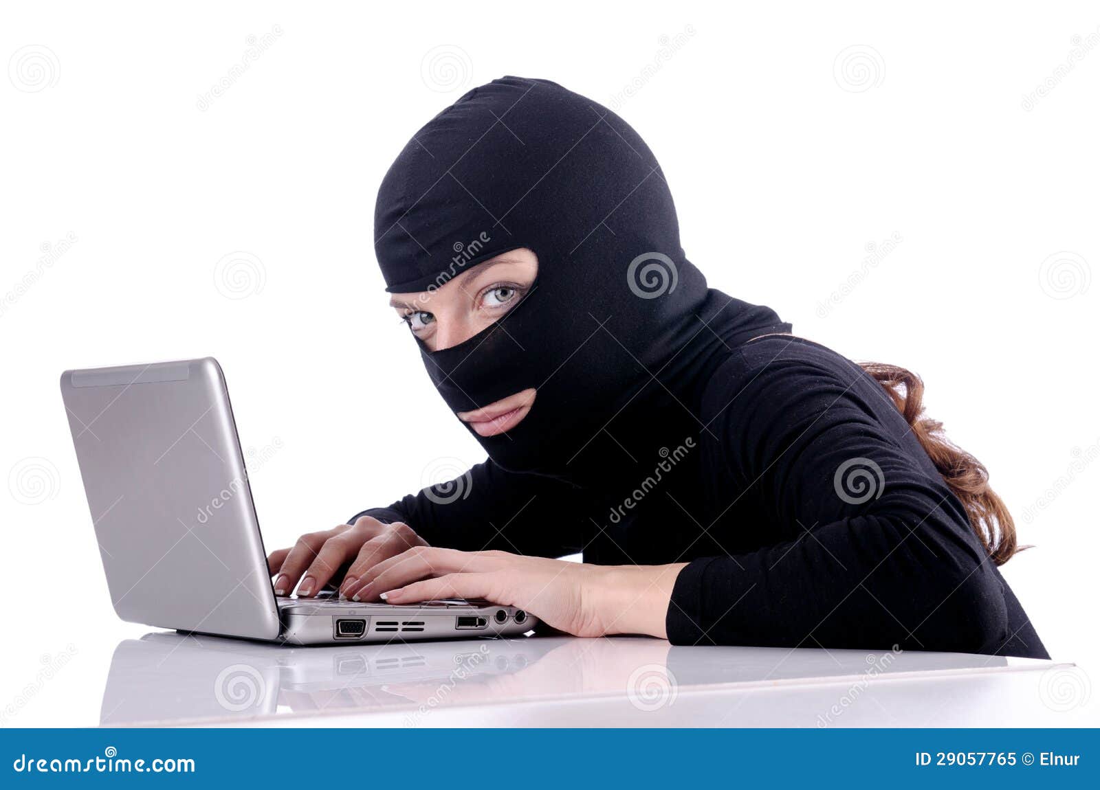 Pirate Informatique Avec L'ordinateur Image stock - Image du ...