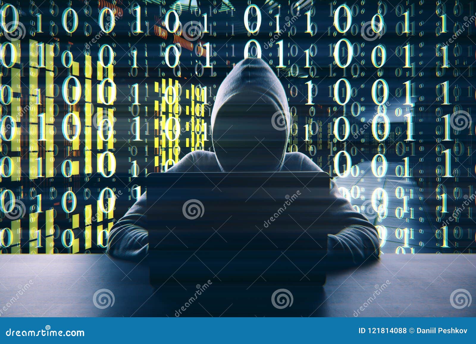 Pirate Informatique Avec L'ordinateur Portable Photo stock - Image du ...