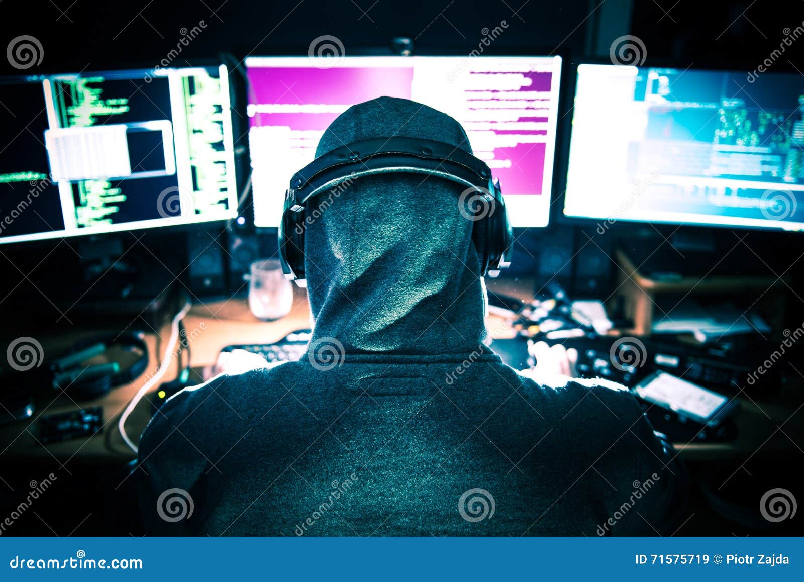 Pirate Informatique Professionnel Au Travail Image stock - Image du ...