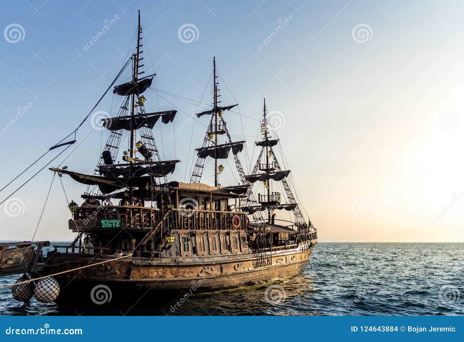 Pirate ship in sunset editorial stock image. Image of ocean - 124643884